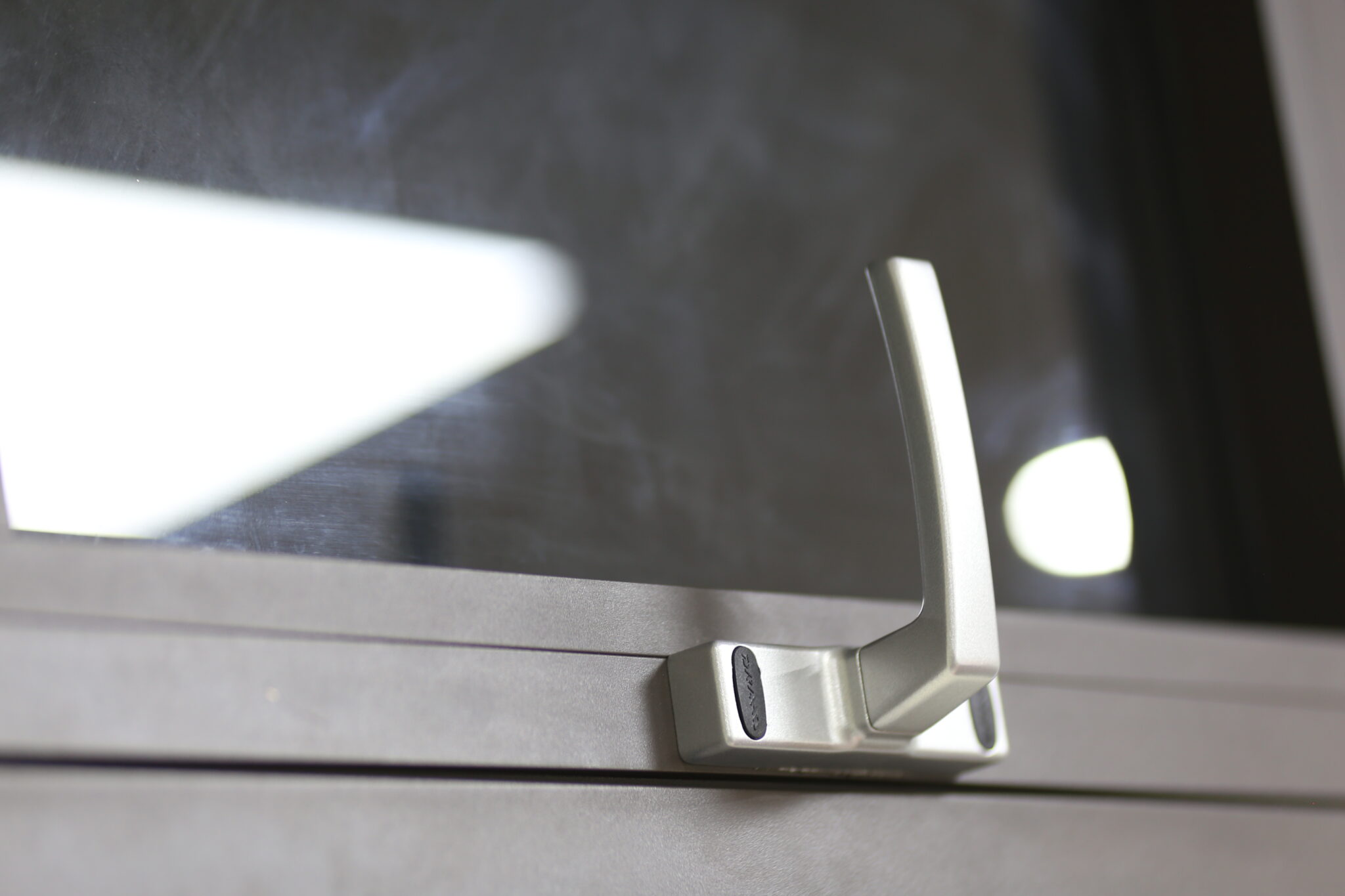 GIÁ TAY NẮM CỬA SỔ ĐƠN ĐIỂM DRAHO HIỆN NAY